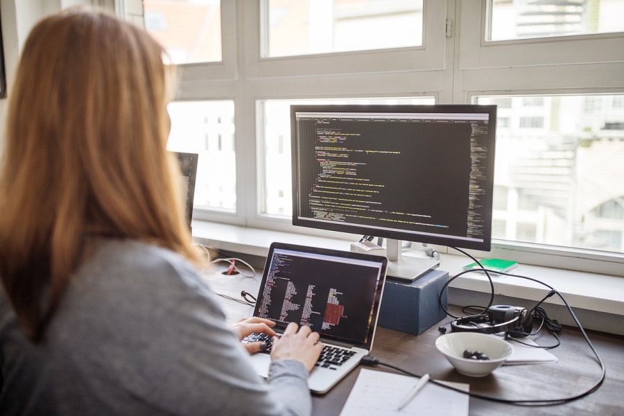 Bilgisayar sistemlerini üniversite mezunları yönetecek | Kariyer Rehberi